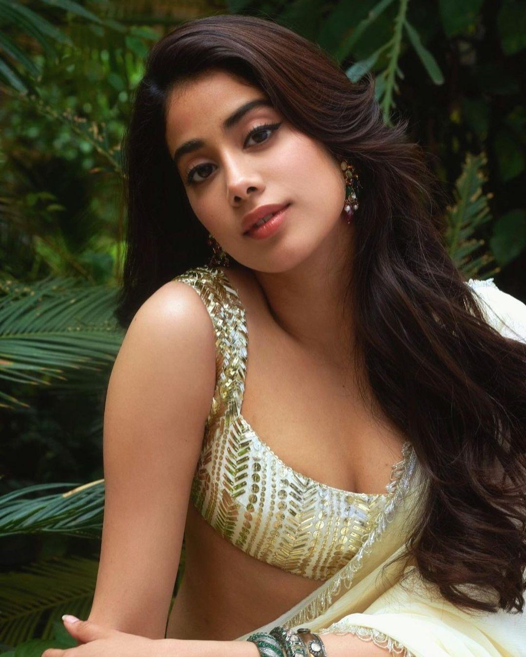 Bollywood actress in saree hot photos | Janhvi Kapoor latest hot photos ... Bollywood actress in saree hot photos | Janhvi Kapoor latest hot photos ...